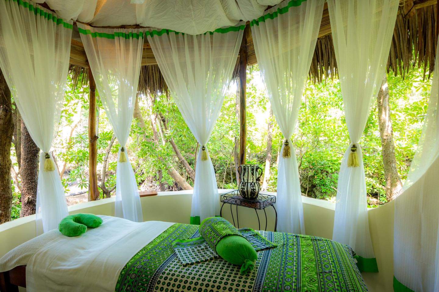 The Sands At Chale Island - APIE BUSINESS