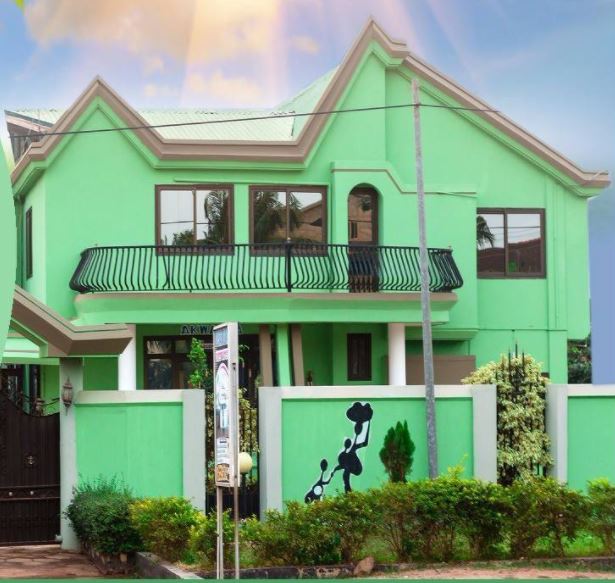 ROYAL HOLAS GUEST HOUSE - APIE BUSINESS